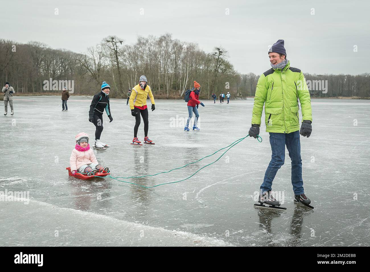 Pulls the sleigh hi-res stock photography and images - Alamy