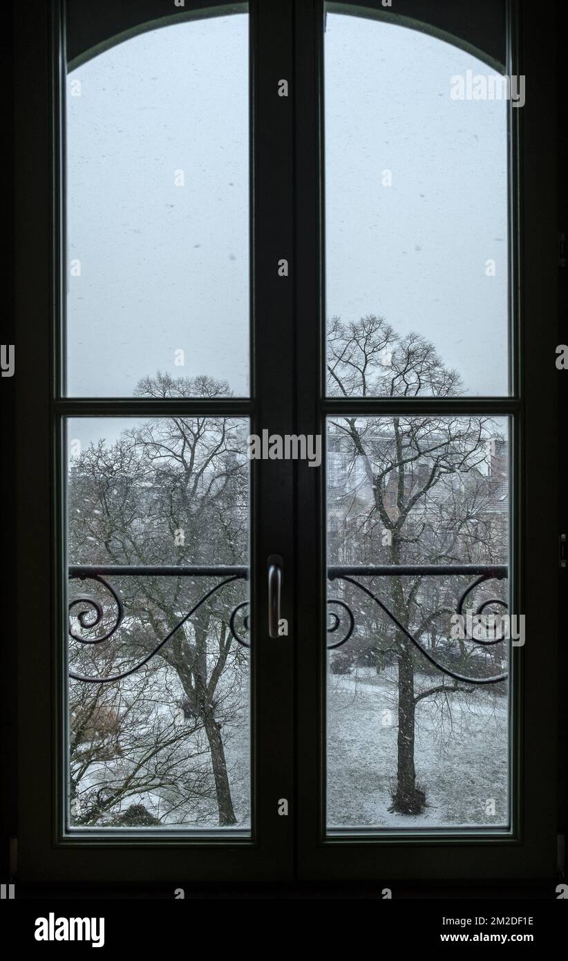 Snow fall trough the window | Chute de neig a travers la fenetre 02/03 ...