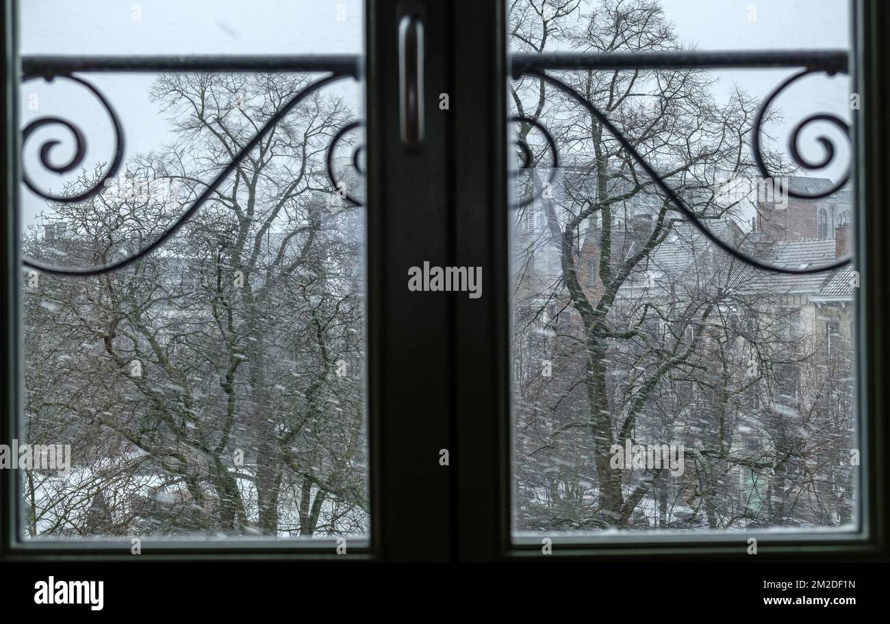 Snow fall trough the window | Chute de neig a travers la fenetre 02/03 ...