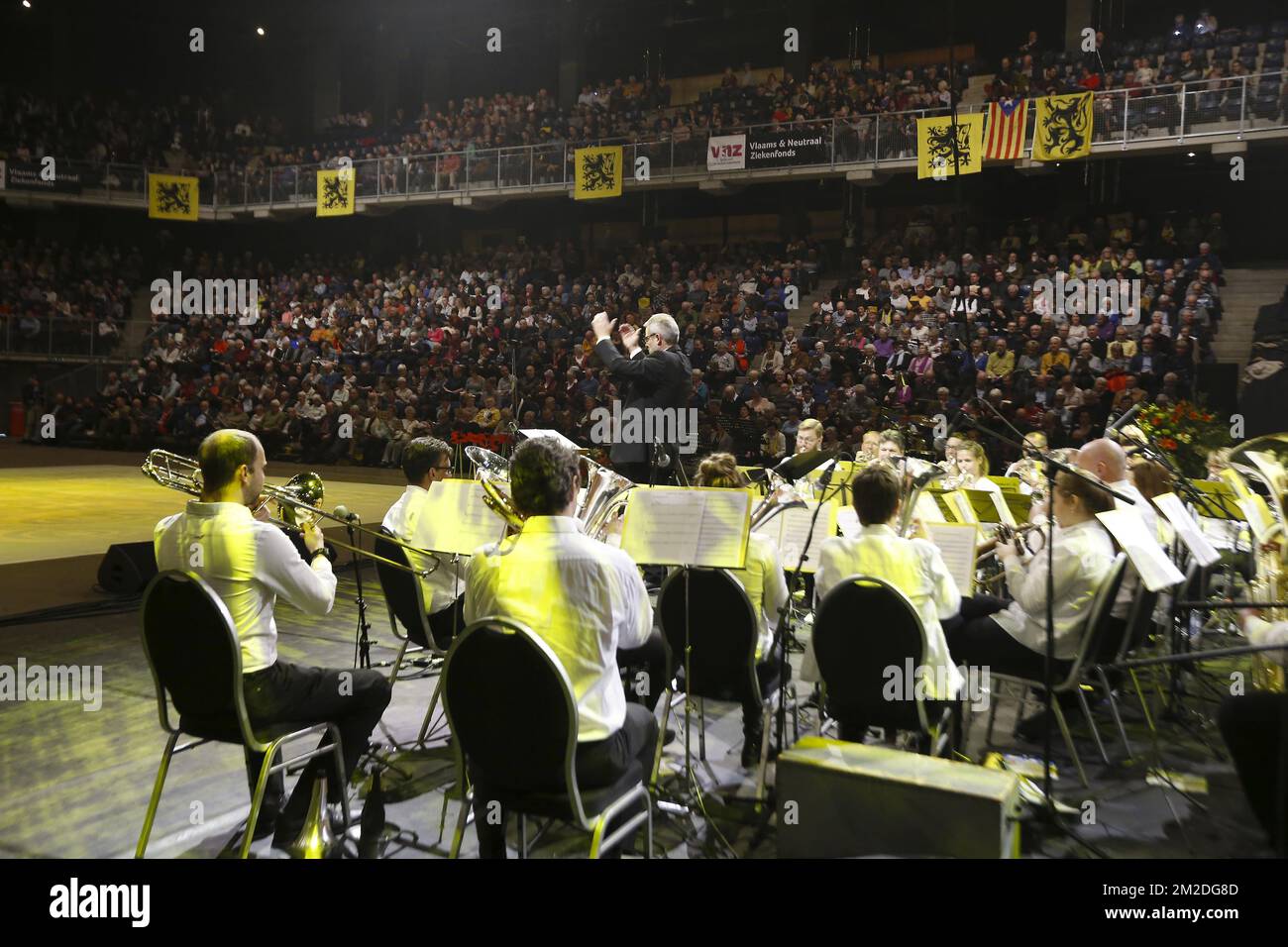 Singing idsok hi-res stock photography and images - Alamy