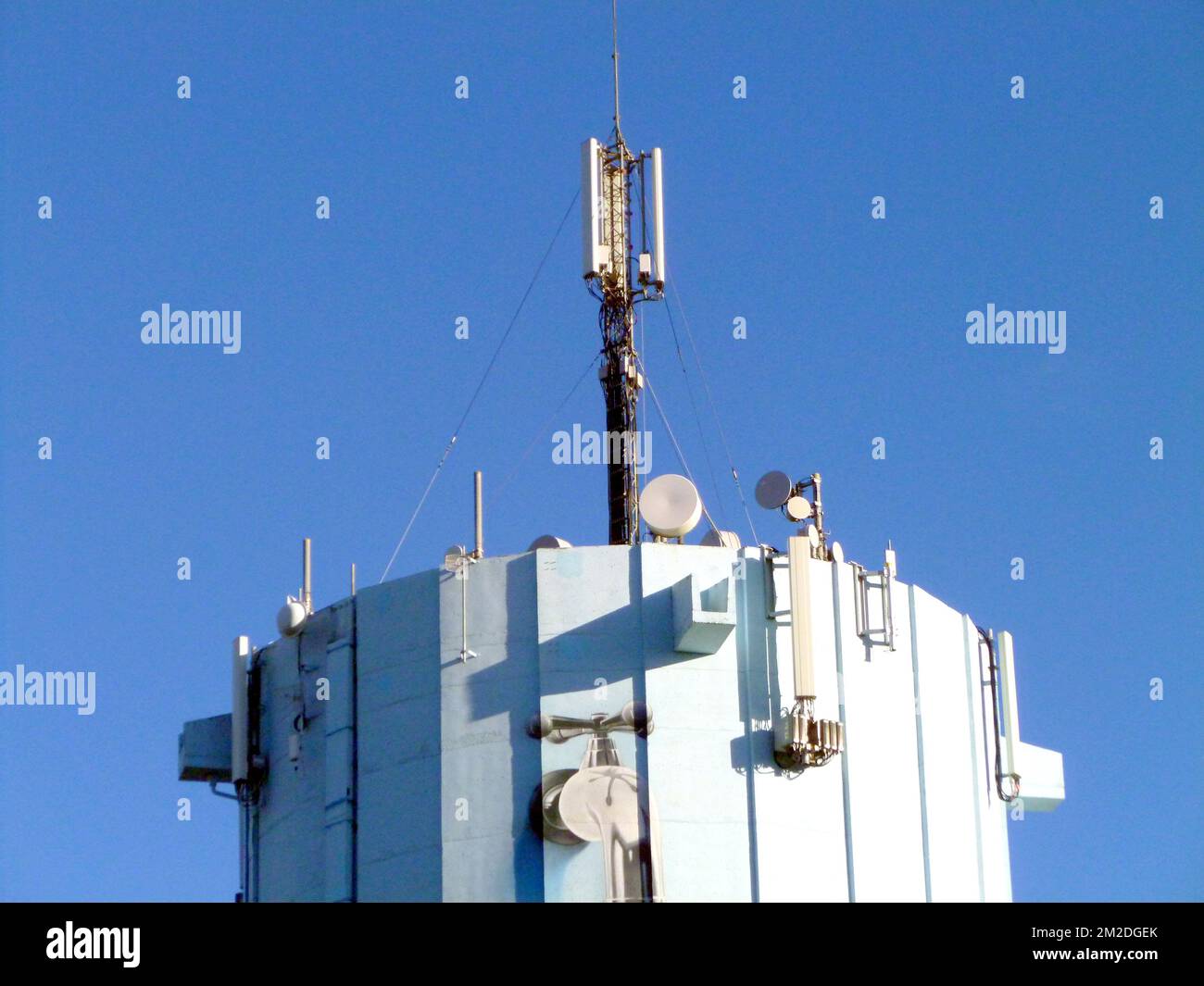 Satellite reception hi-res stock photography and images - Alamy