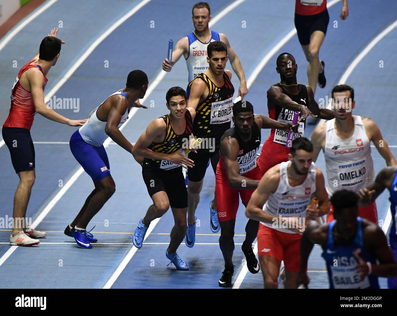 Belgian Jonathan Sacoor (C) receives the baton from Belgian Jonathan ...