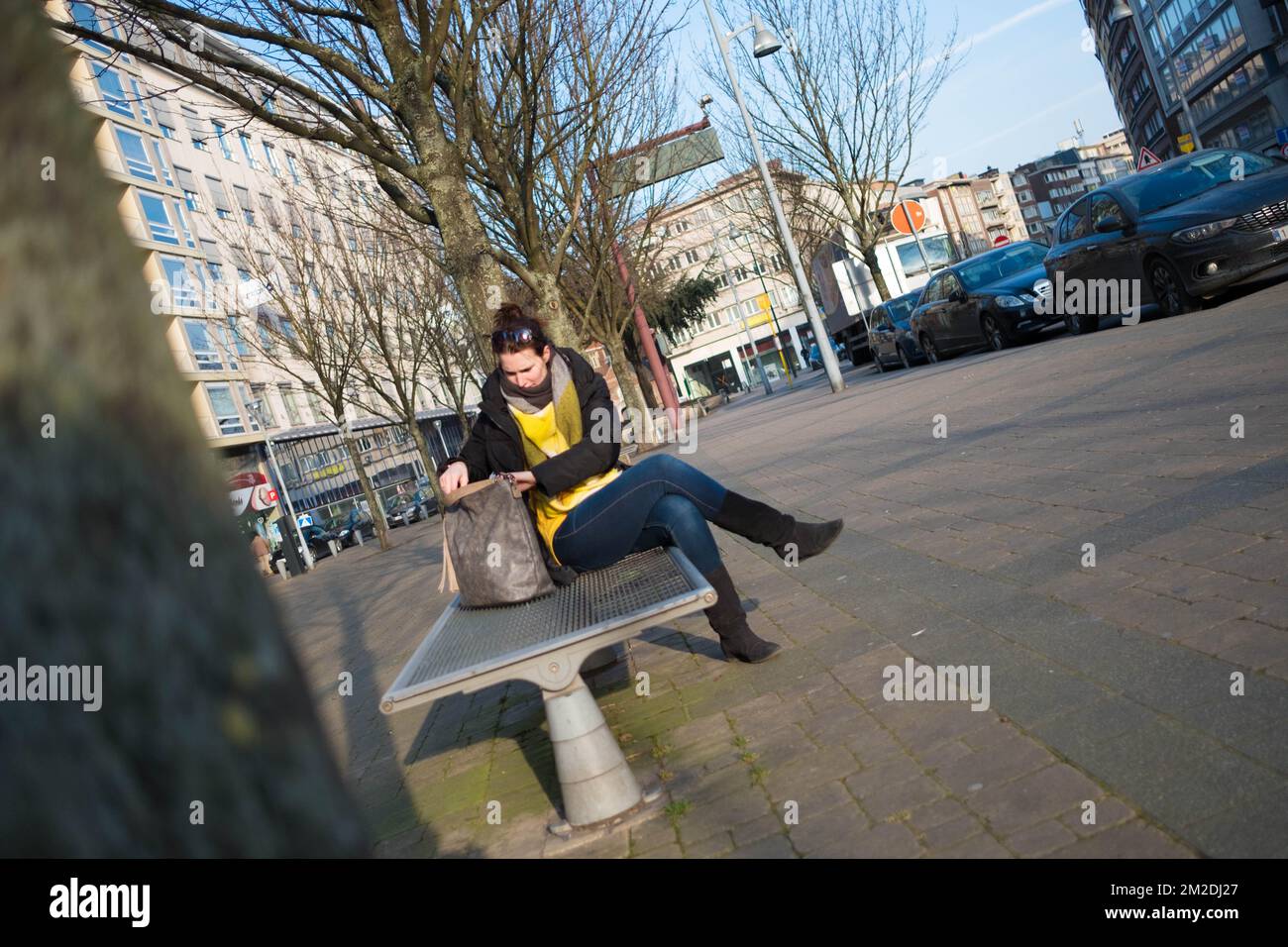 Woman in town femme hi-res stock photography and images - Alamy