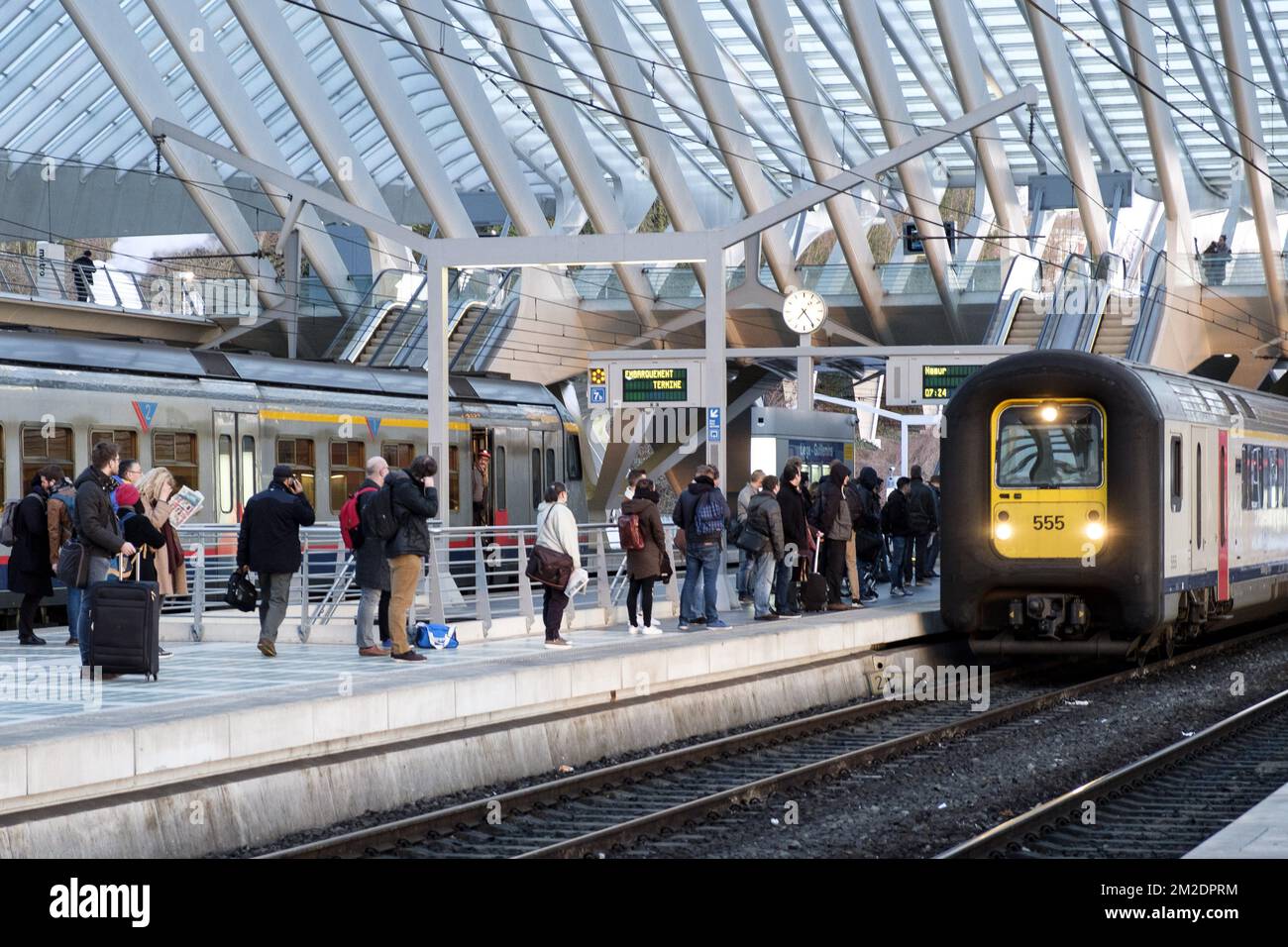 Train station and train along the platform in Liege | SNCB gare et ...