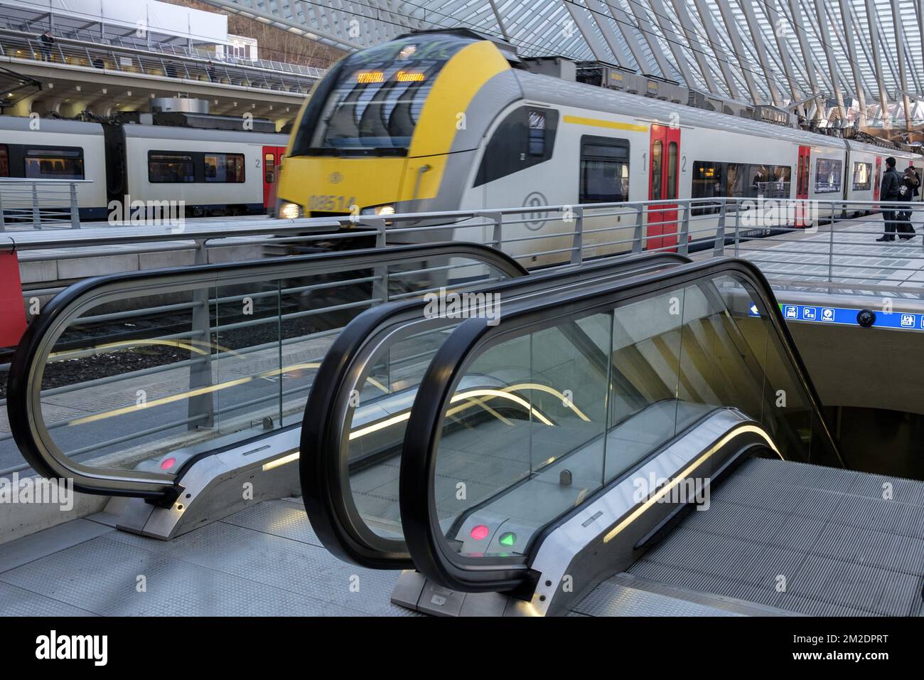 Train station and train along the platform in Liege | SNCB gare et ...