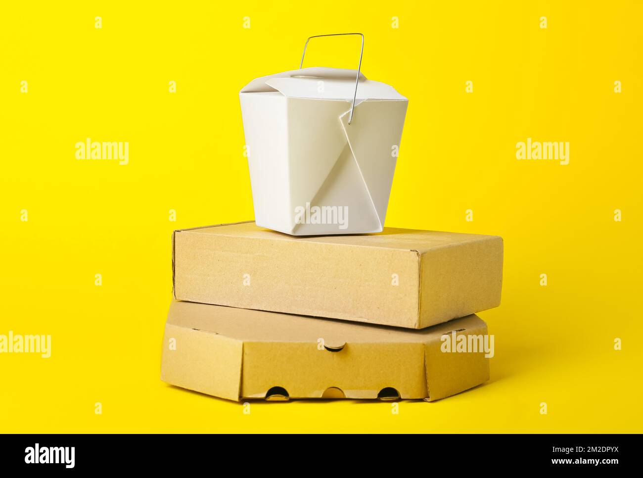 Stack takeaway cardboard food boxes hi-res stock photography and images ...