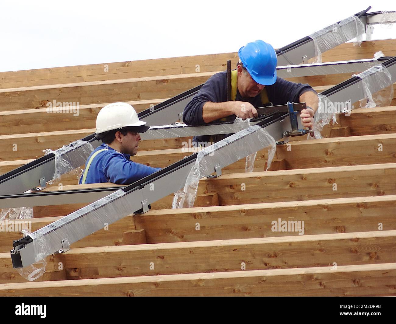 Roof work | Travaux de toiture 16/03/2018 Stock Photo - Alamy