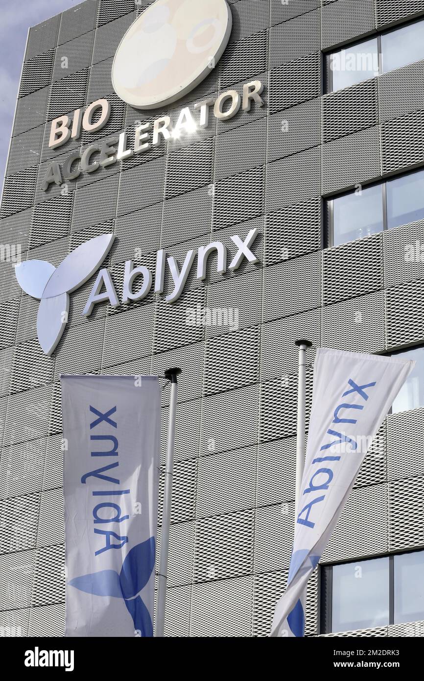 Technology company logos hi-res stock photography and images - Alamy