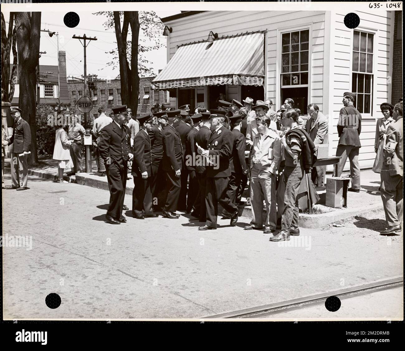Crowd with men in uniform , Crowds, Military personnel. Records of U.S ...
