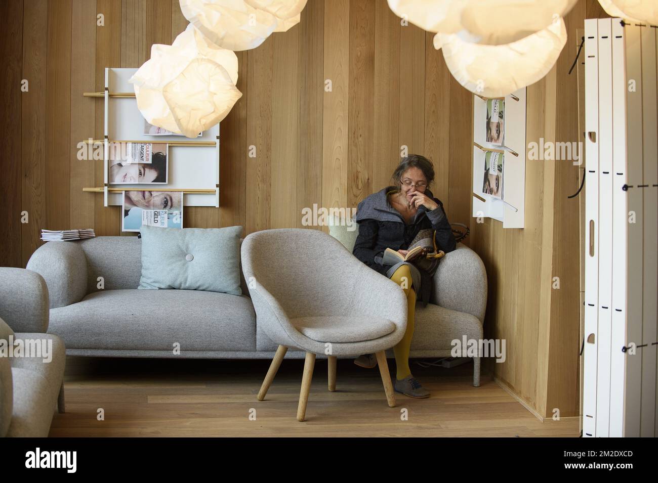 Reading a book in a quiet place | Lecture dans un coin tranquille 16/03 ...