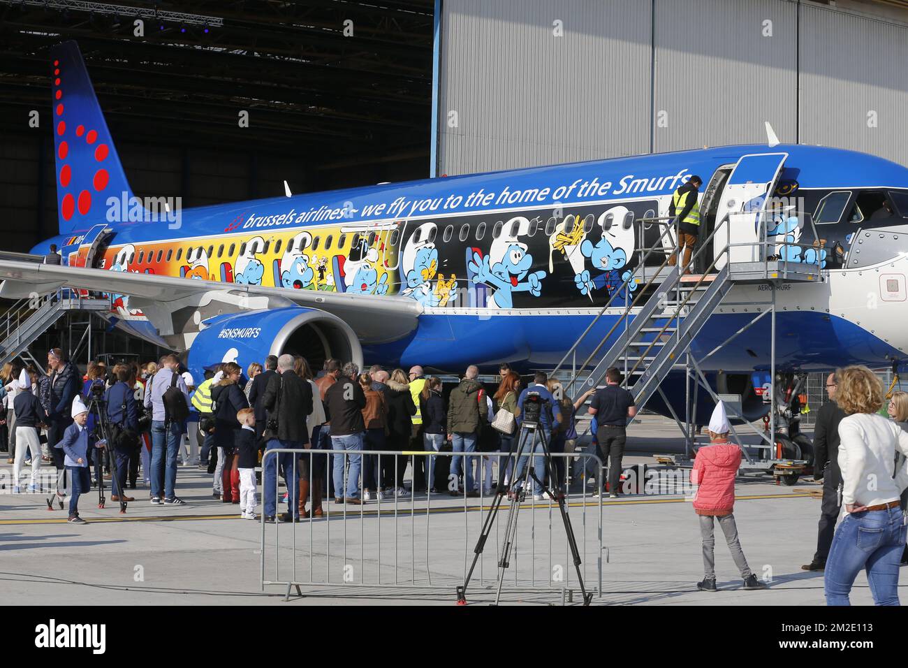 Illustration shows the presentation of the Smurfs (Smurfen ...