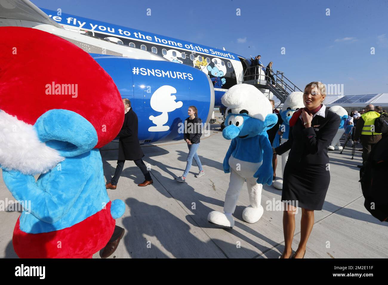 Illustration shows the presentation of the Smurfs (Smurfen ...