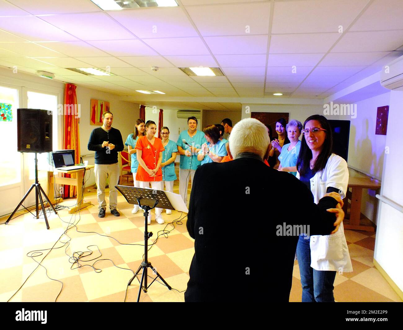 Anniversary 103 years old retirement home | Anniversaire 103 Ans en ...