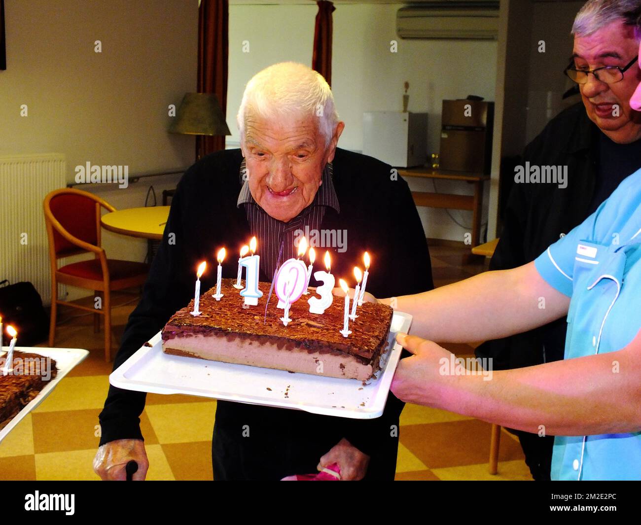 Anniversary 103 years old retirement home | Anniversaire 103 Ans en ...