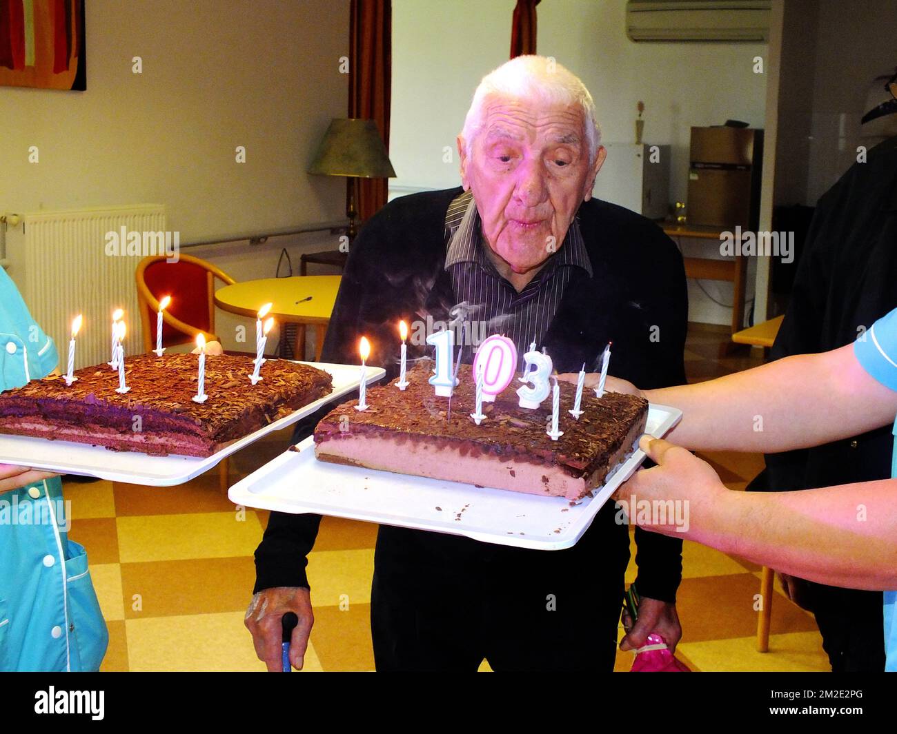 Anniversary 103 years old retirement home | Anniversaire 103 Ans en ...