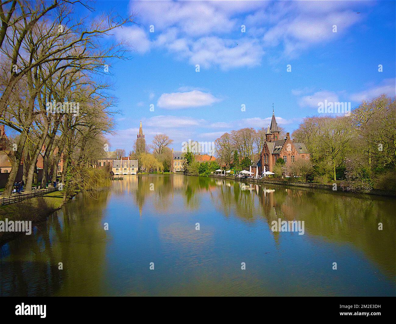Bruges maisons canal hi-res stock photography and images - Alamy