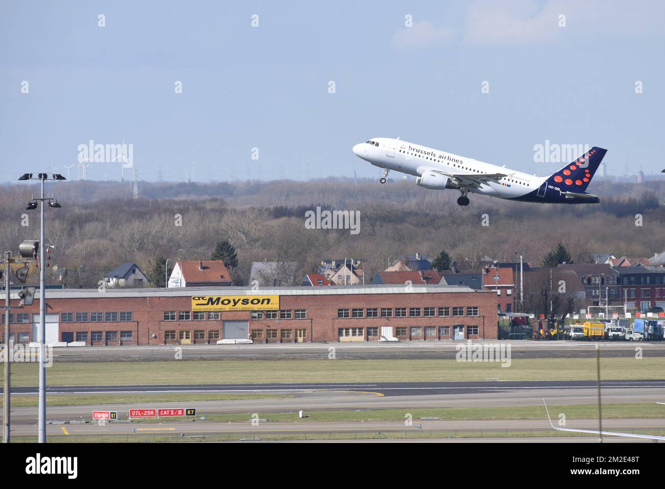 Avions passagers hi-res stock photography and images - Alamy