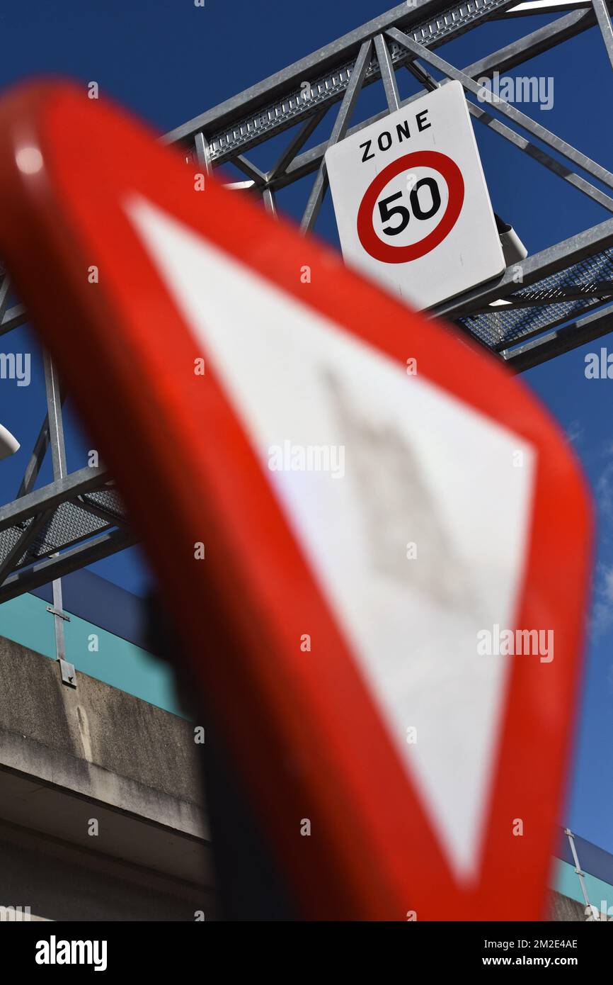 Road signaling | Signaux routiers 29/03/2018 Stock Photo - Alamy