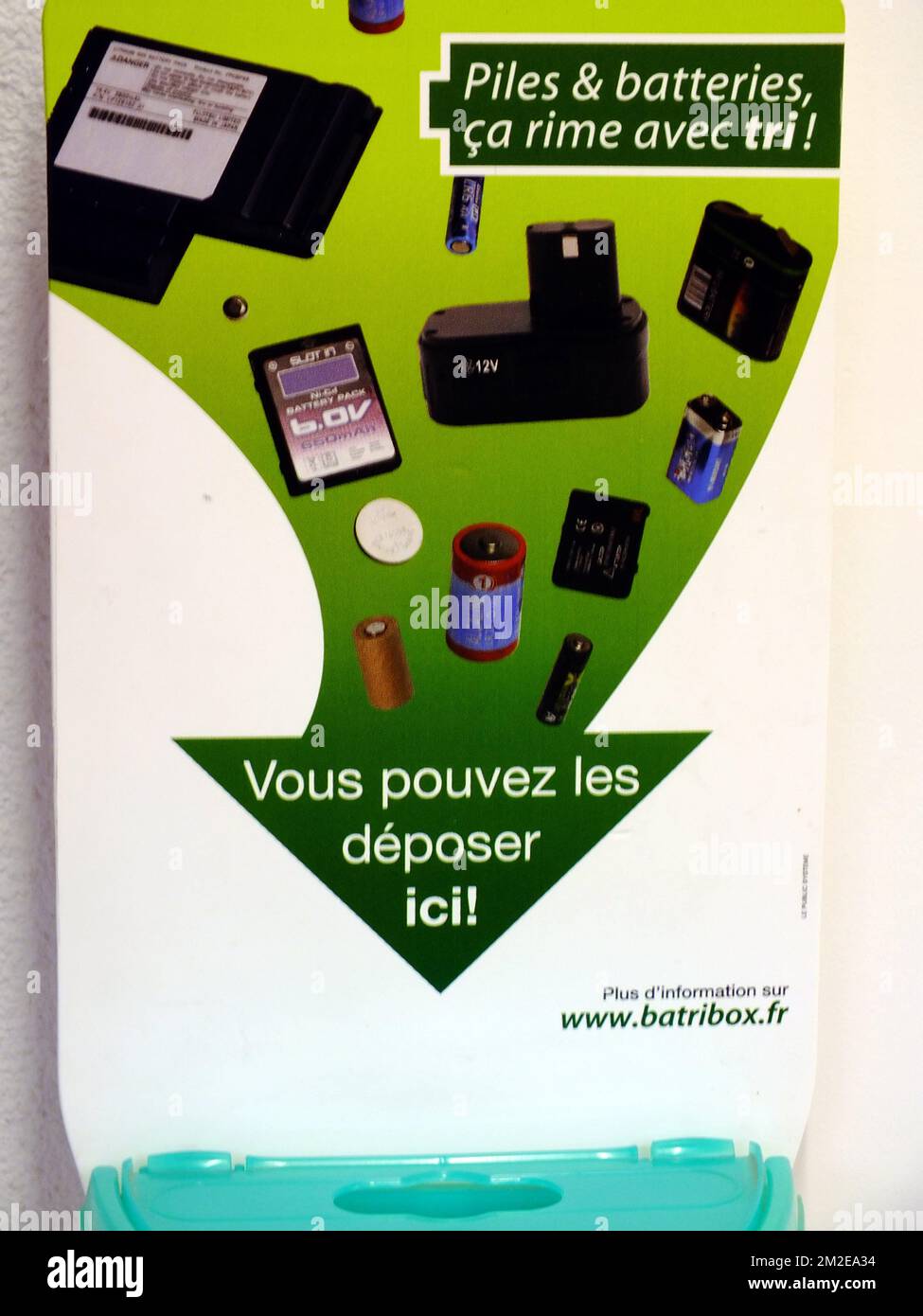 Recycling | Recyclage piles 08/04/2018 Stock Photo - Alamy