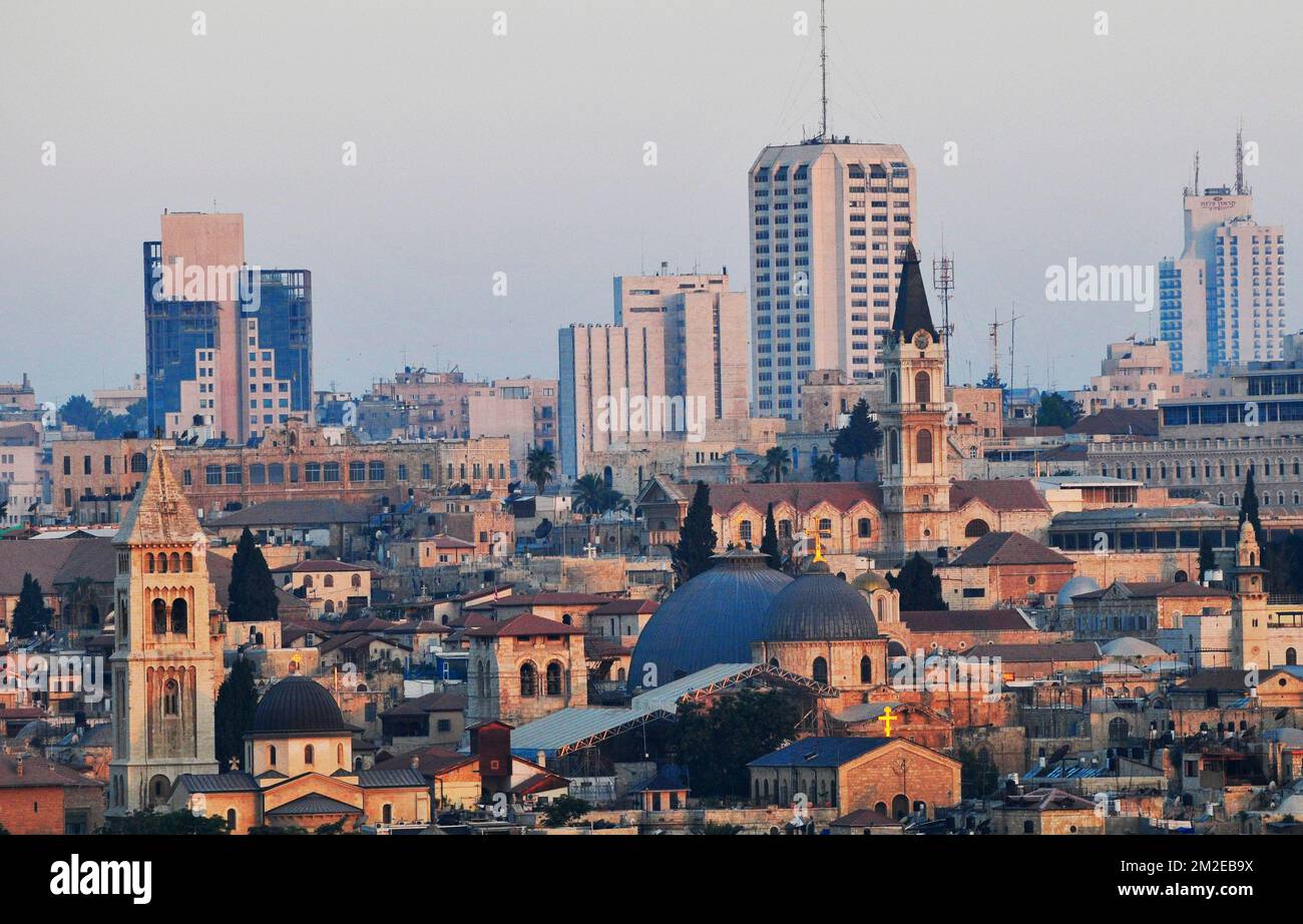 Early morning view of the old city of Jerusalem and West Jerusalem in ...