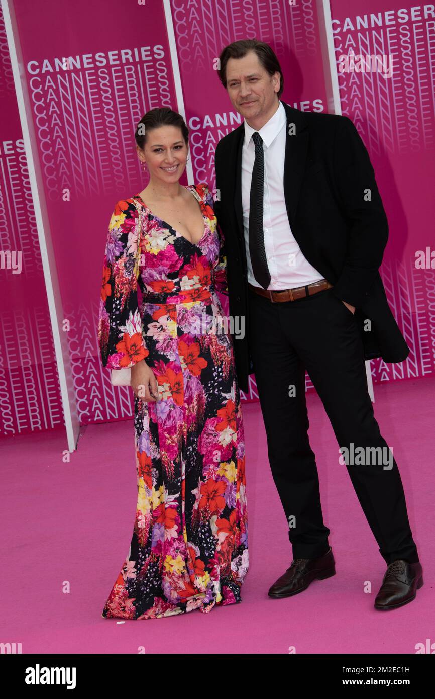 Pia Tjelta and Per Kjerstad on the pink carpet of the Cannes series ...