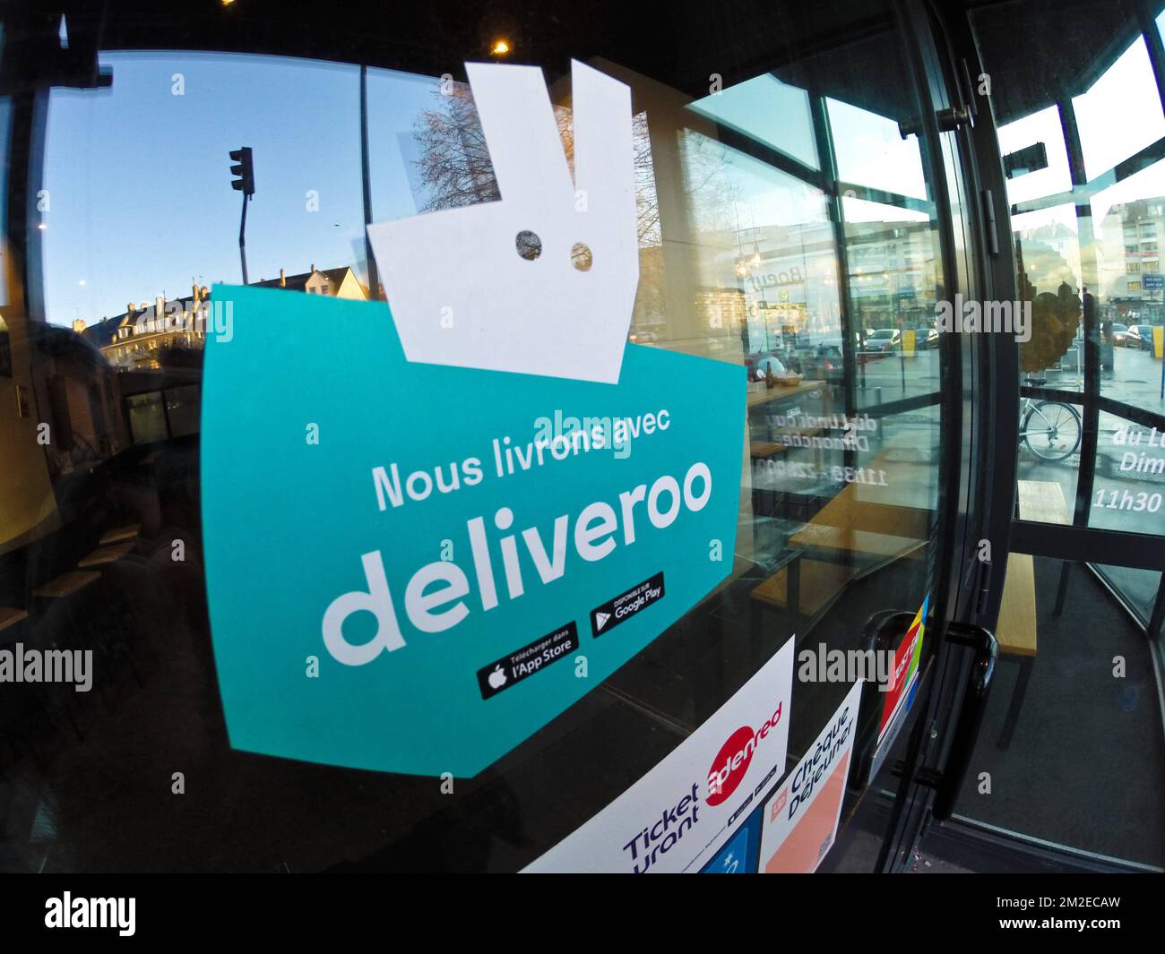 Deliveroo meal delivery hi-res stock photography and images - Alamy