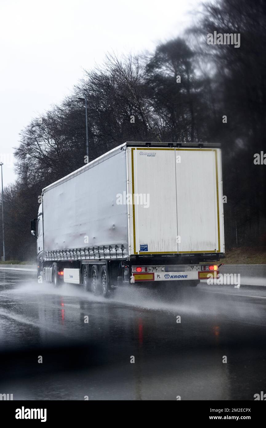 Forte pluie sur une autoroute hi-res stock photography and images - Alamy