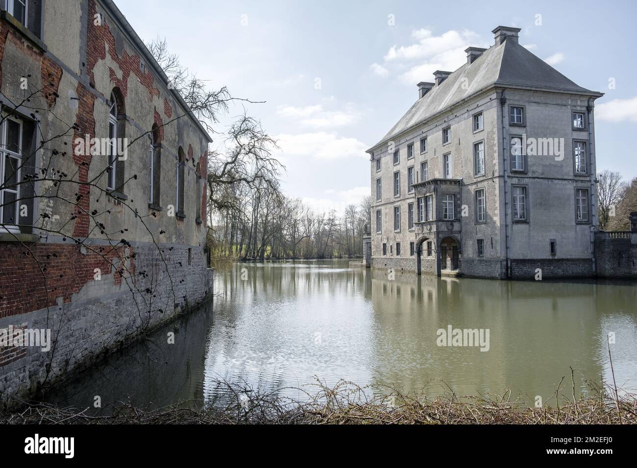 Feluy and its castle rounded by a moat | Le chateau de Feluy et ses ...
