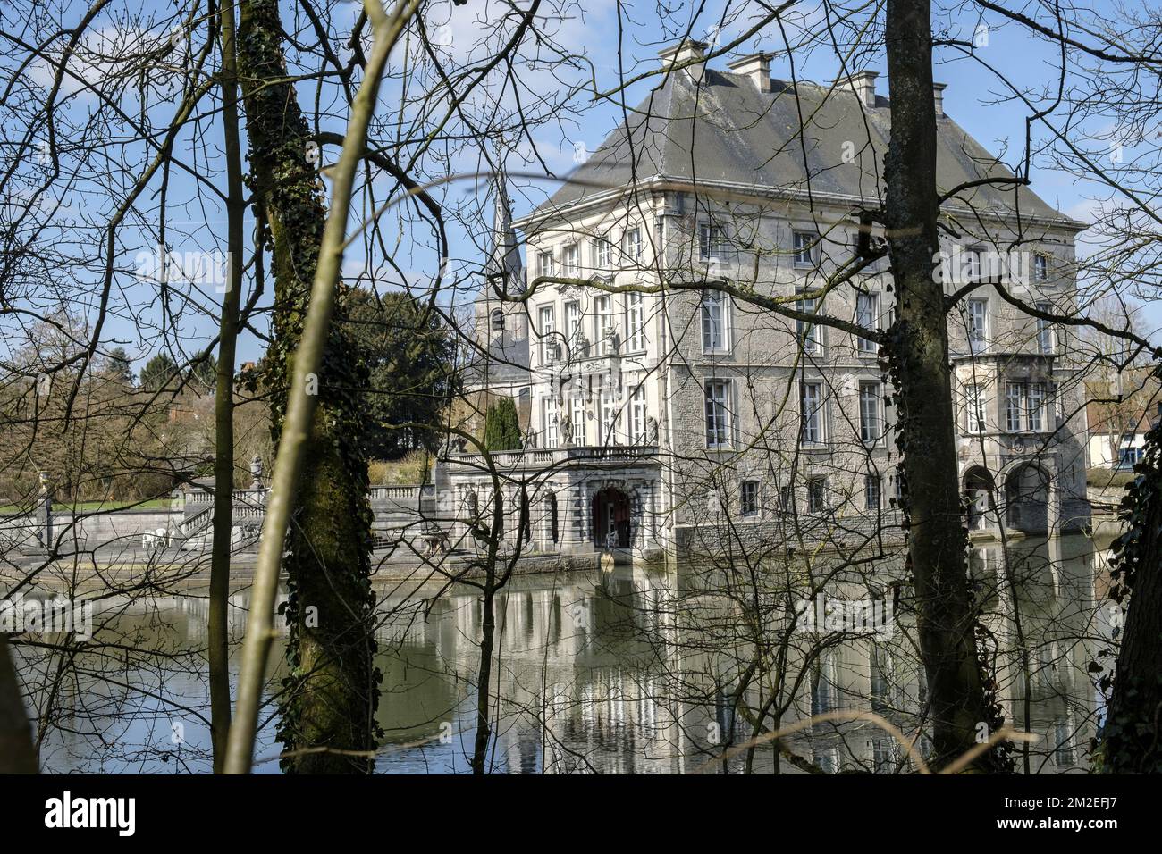 Feluy and its castle rounded by a moat | Le chateau de Feluy et ses ...