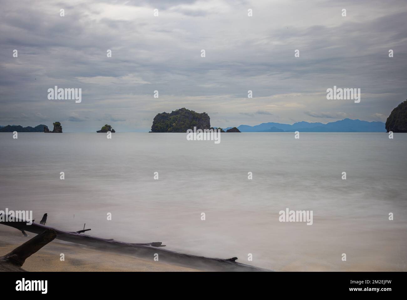 Beach of Pantai Tanjung Rhu on the malaysia island Langkawi. Clouds ...