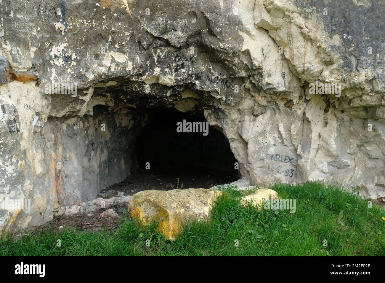 Anciennes grottes anciennes hi-res stock photography and images - Alamy