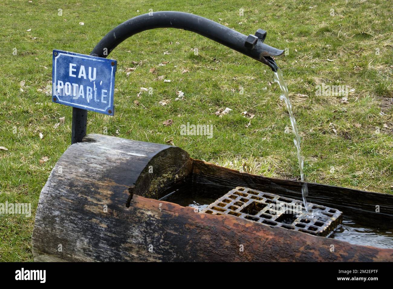 Drinkable water | Bac d'eau potable 25/04/2018 Stock Photo - Alamy