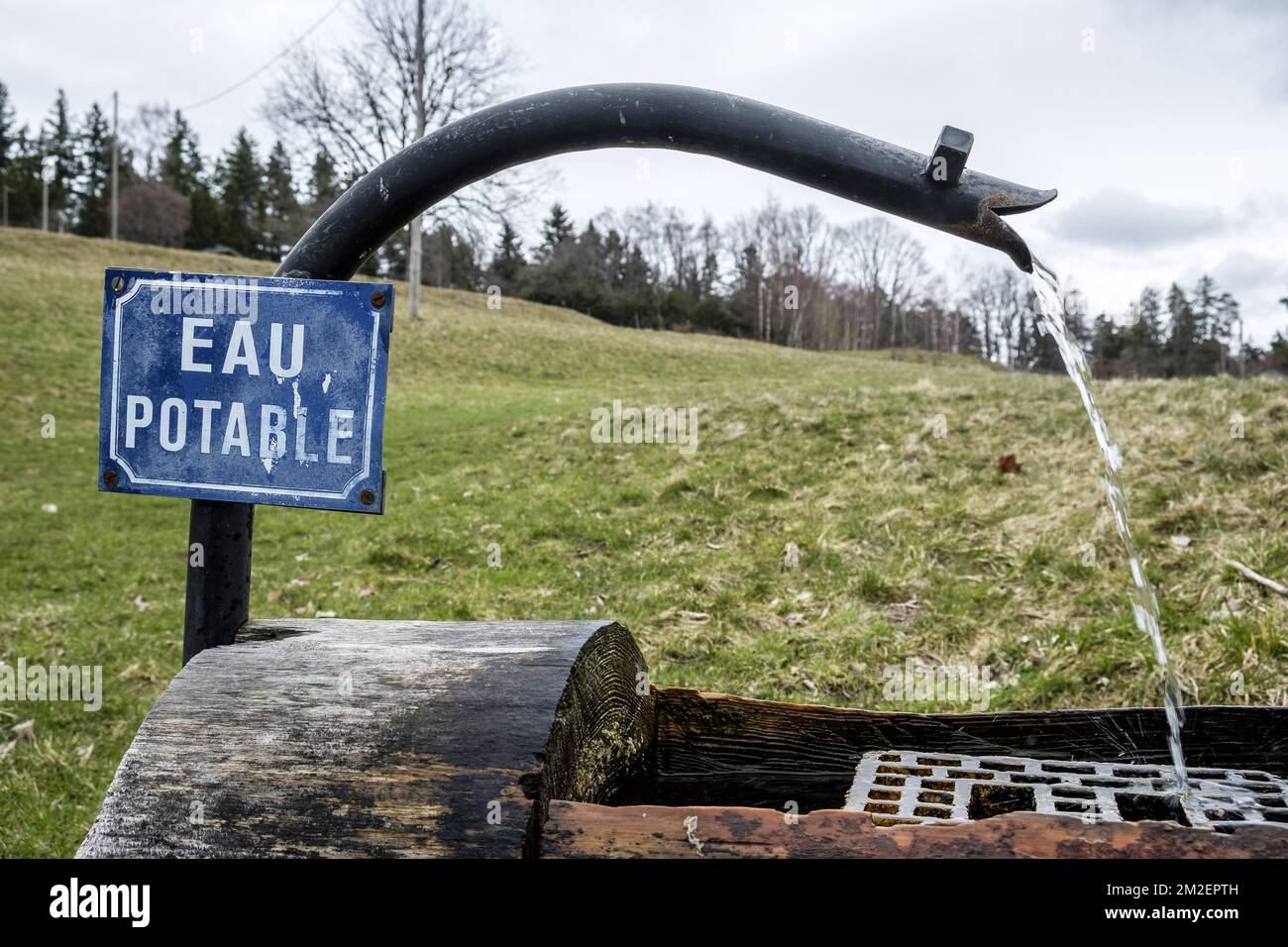 Drinkable water | Bac d'eau potable 25/04/2018 Stock Photo - Alamy