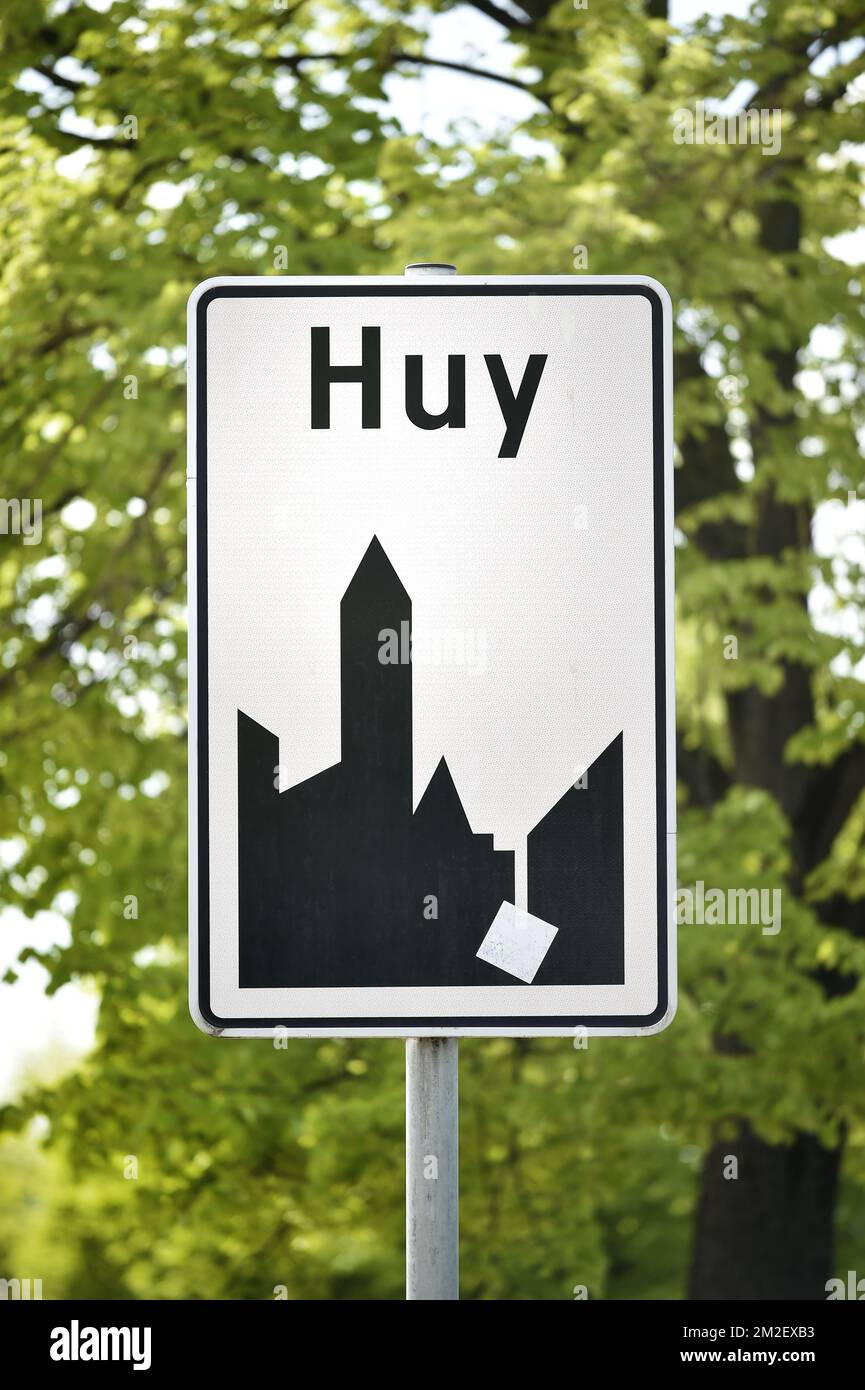 Illustration shows the name of the Huy (Hoei) municipality on a road ...
