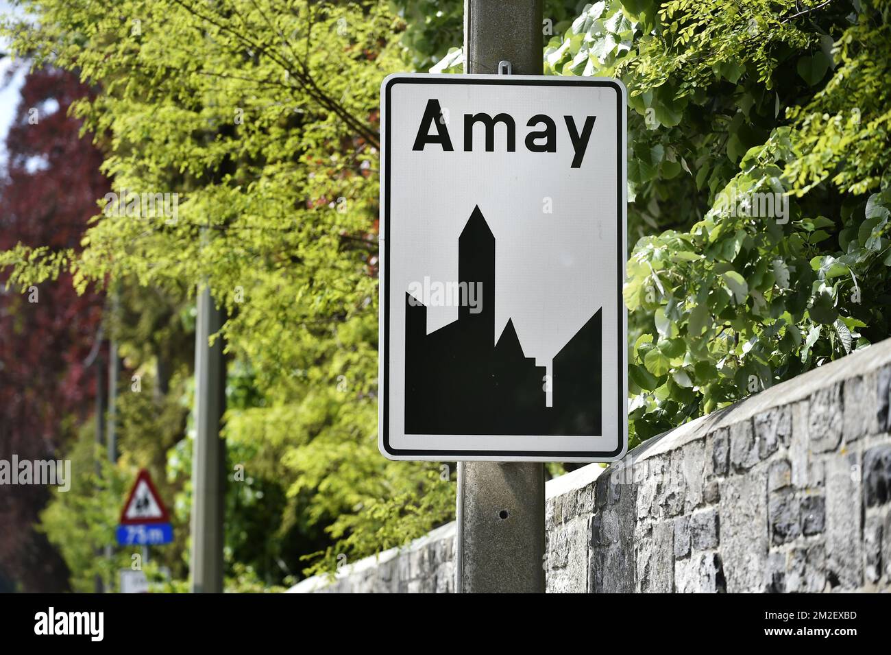 Illustration shows the name of the Amay municipality on a road sign ...