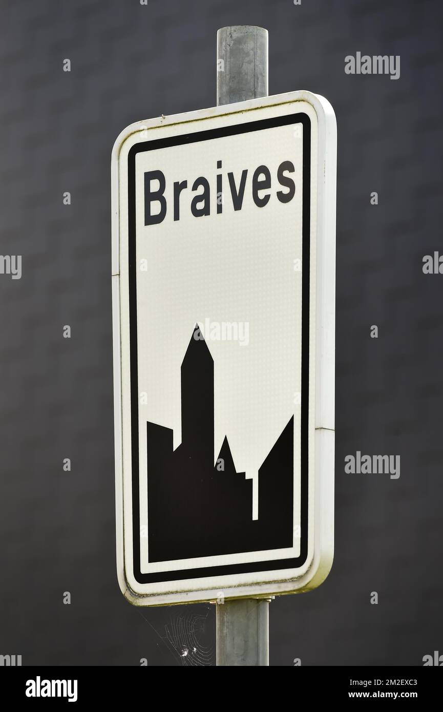 Illustration shows the name of the Braives municipality on a road sign ...