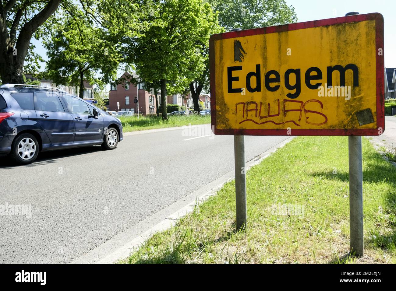 Illustration shows the name of the Edegem municipality on a road sign ...