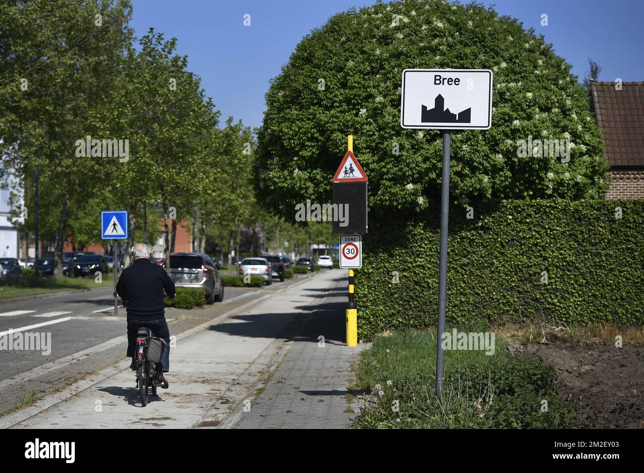 Illustration shows the name of the Bree municipality on a road sign ...