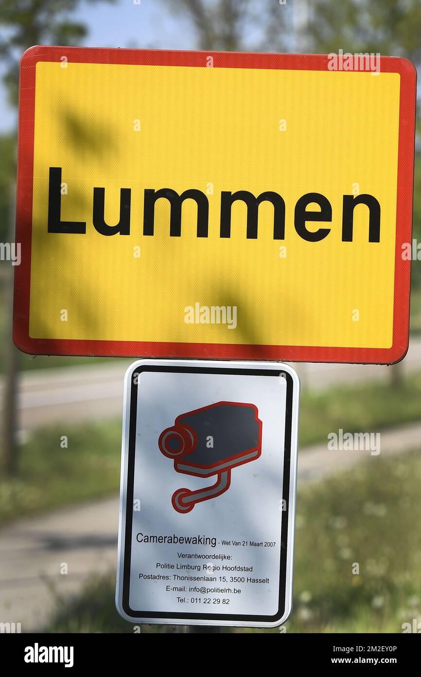 Illustration shows the name of the Lummen municipality on a road sign ...