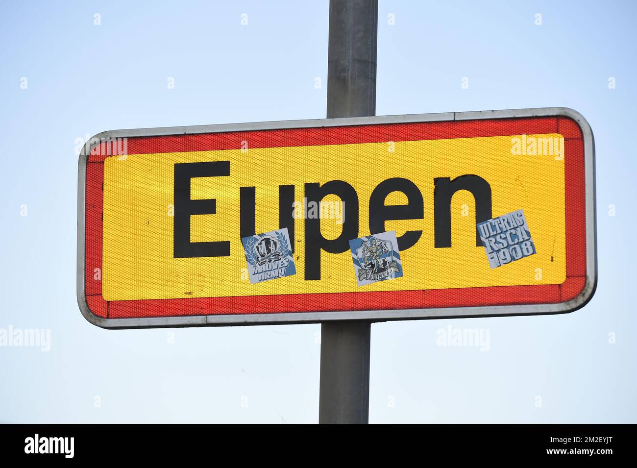Illustration shows the name of the Eupen municipality on a road sign ...
