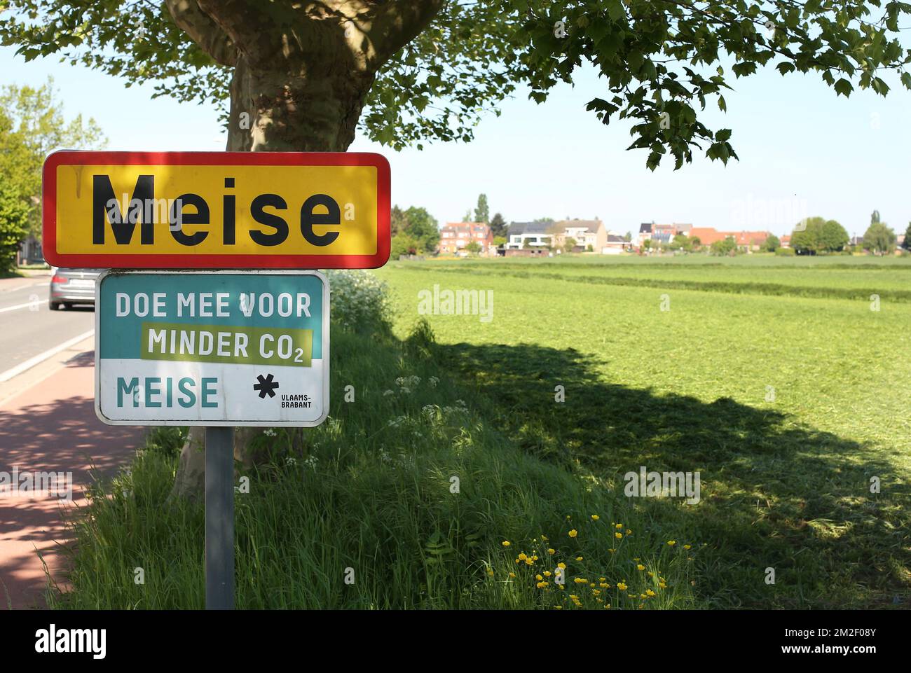 Illustration shows the name of the Meise municipality on a road sign ...