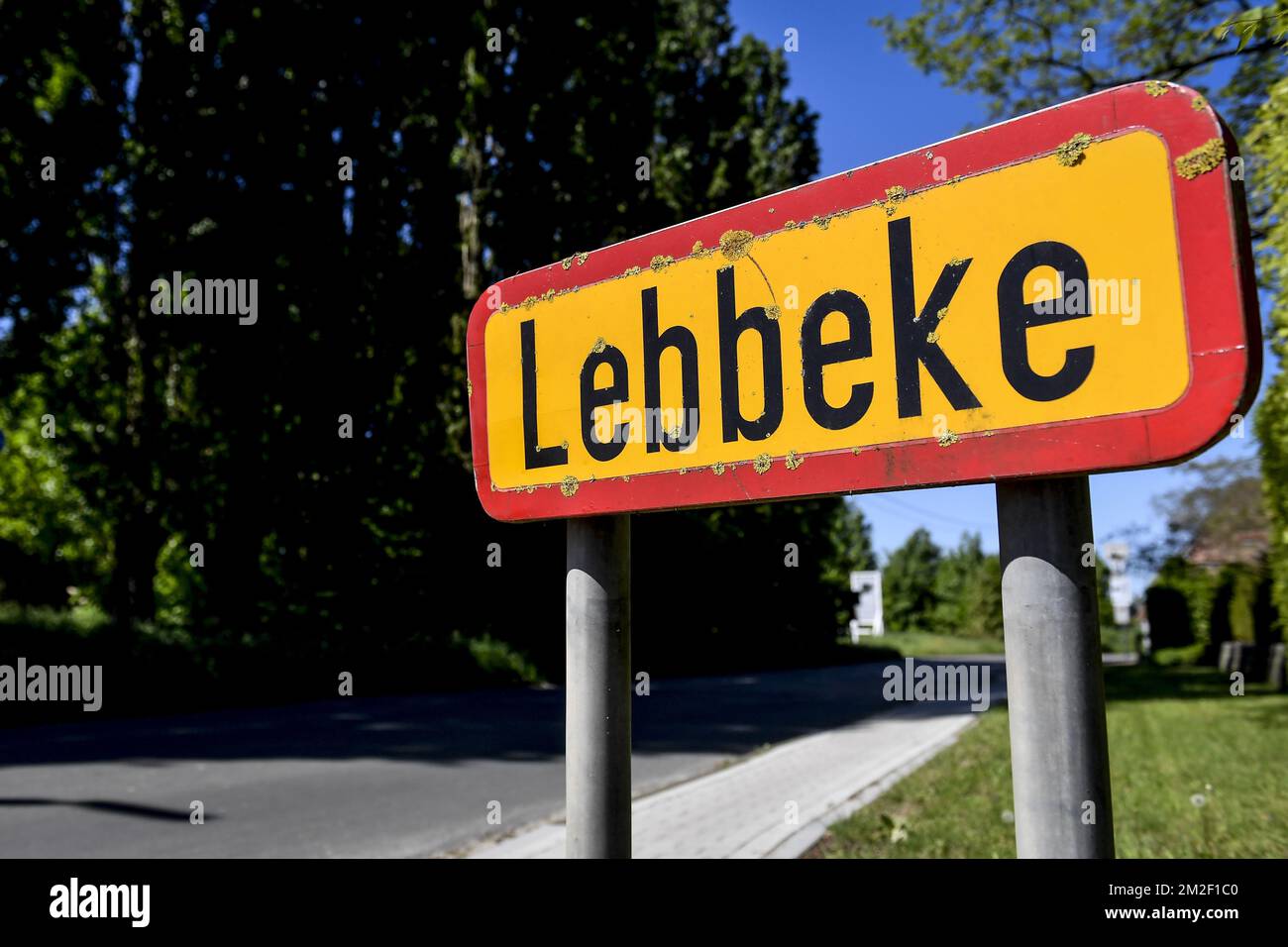 Illustration shows the name of the Lebbeke municipality on a road sign ...