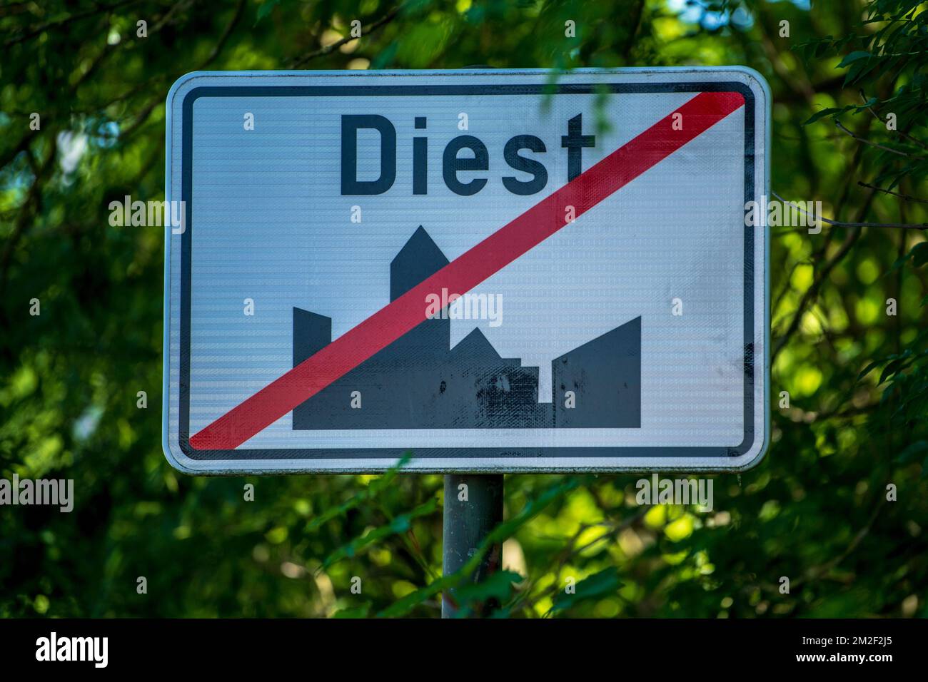 Illustration shows the name of the Diest municipality on a road sign ...