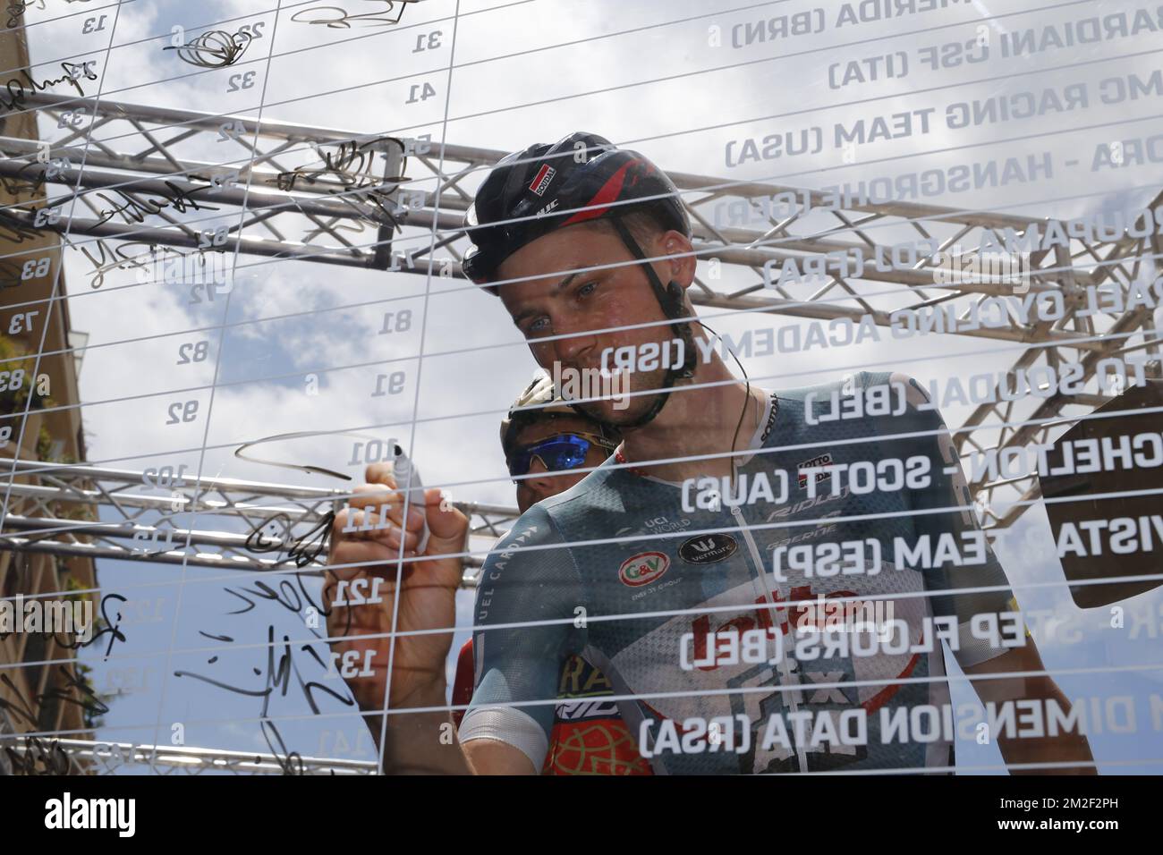 Belgian Tim Wellens of Lotto Soudal signs the starting list at stage 5 ...