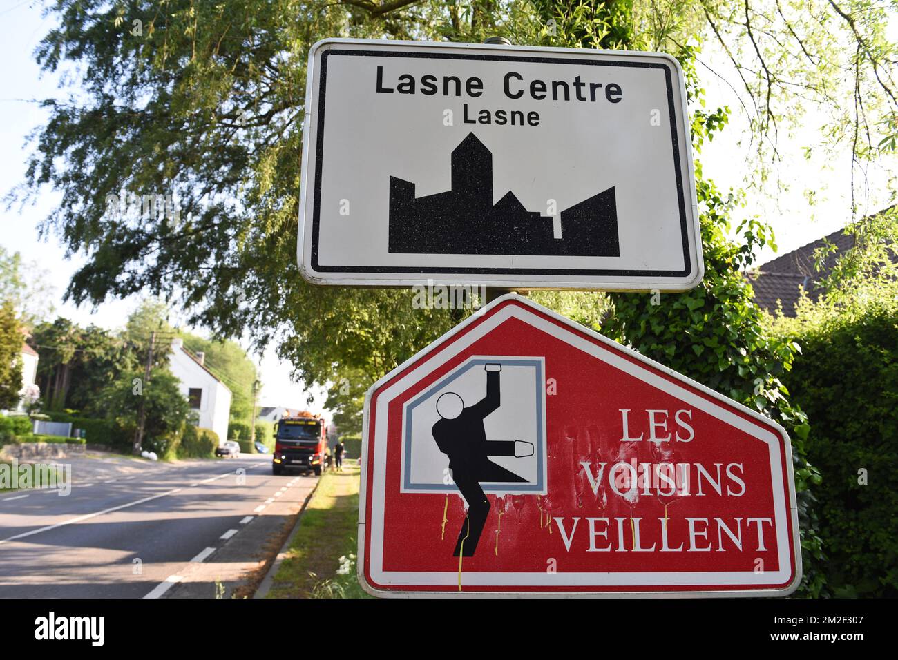 Illustration shows the name of the Lasne municipality on a road sign ...