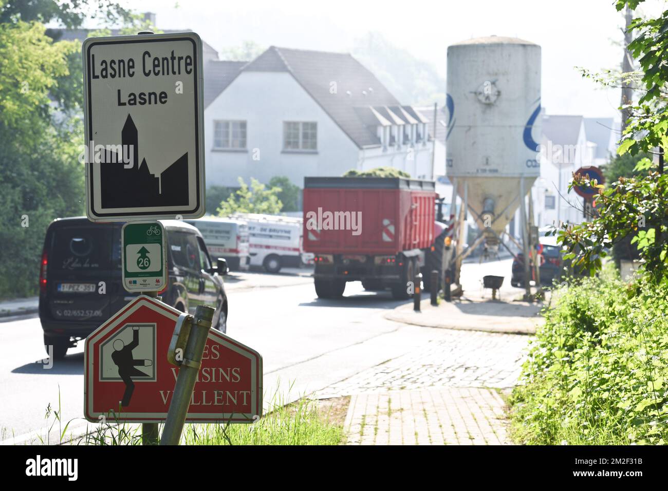 Illustration shows the name of the Lasne municipality on a road sign ...