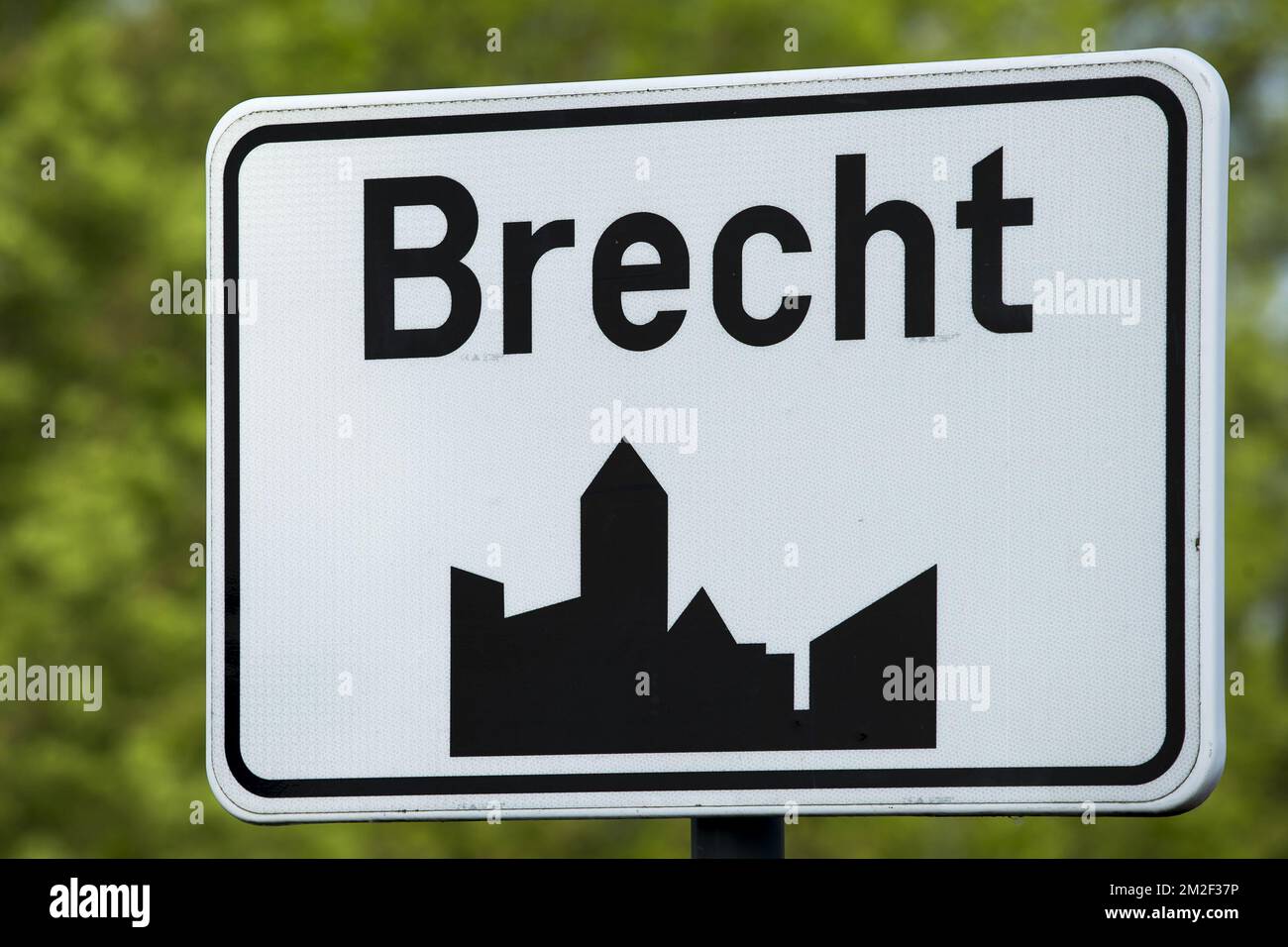 Illustration shows the name of the Brecht municipality on a road sign ...