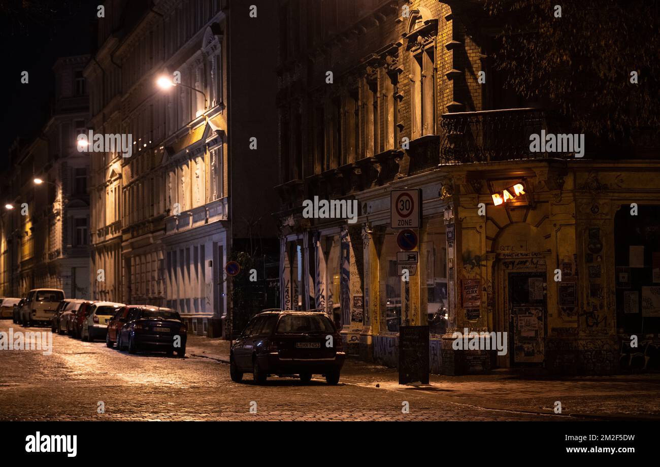 Leipzig, Germany. 14th Dec, 2022. Streetlights illuminate a side street ...
