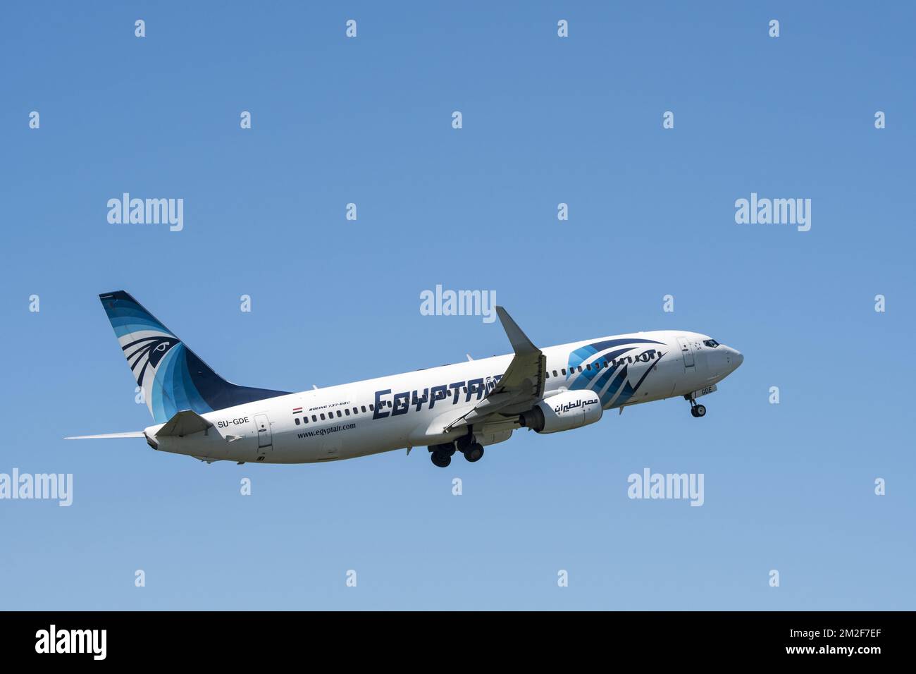 Boeing 737-800, two engine short- to medium-range, narrow-body jet ...
