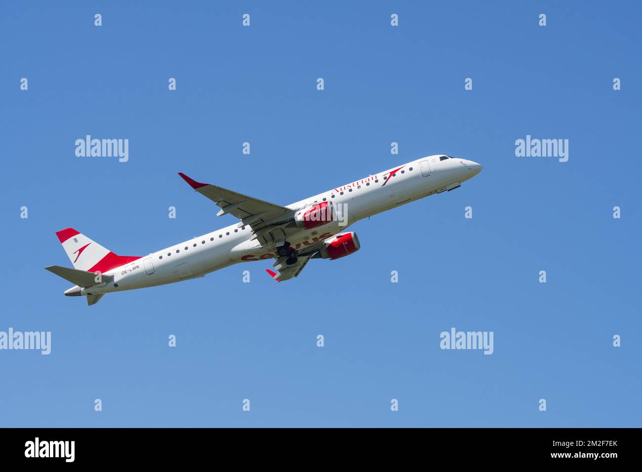 Embraer 195 en hi-res stock photography and images - Alamy
